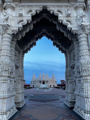 BAPS SHRI SWAMINARAYAN MANDIR, CHICAGO - Updated October 2025 - 261 ...