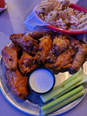 PLUCKERS WING BAR - CITYVIEW - Updated June 2025 - 152 Photos & 210 ...