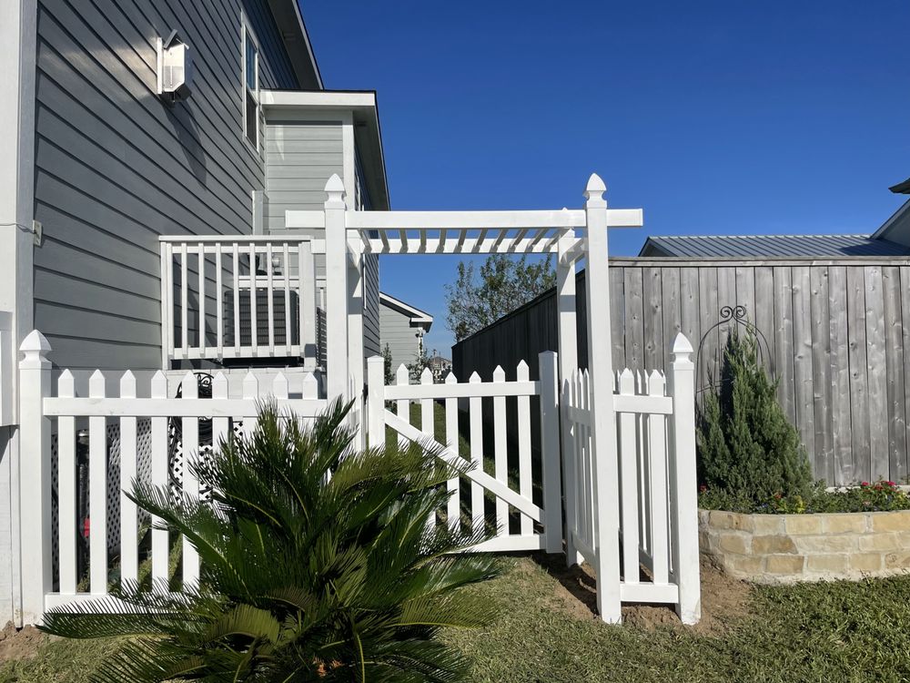 BUZZ CUSTOM FENCE - Updated August 2024 - Baytown, Texas - Fences ...