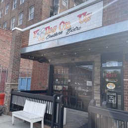 YOOLKS ON US SOUTHERN BISTRO - Updated October 2025 - 466 Photos & 366 ...