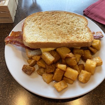 FLYING MACHINE RESTAURANT - Updated October 2024 - 57 Photos & 65 ...