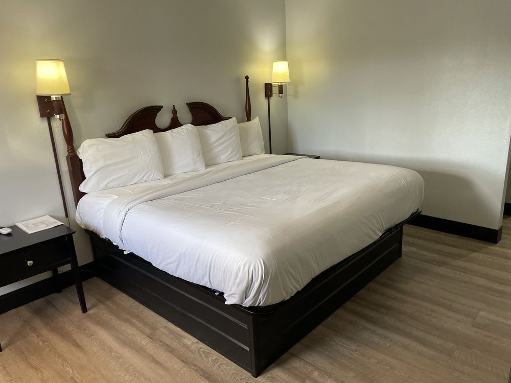 TIMBERLAKE MOTEL - Updated September 2025 - 36 Photos & 20 Reviews ...