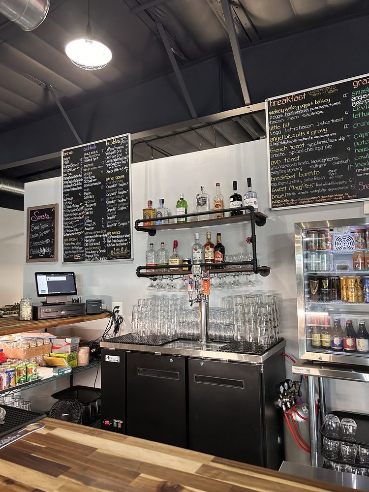 MAGGIES LOUNGE - Updated September 2025 - 15 Photos - 100 N Plaza Dr, Apache Junction, Arizona ...