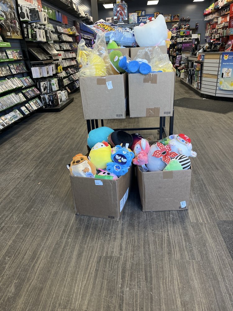GAMESTOP - Updated December 2025 - 11 Photos - 15465 Cedar Ave, Apple ...