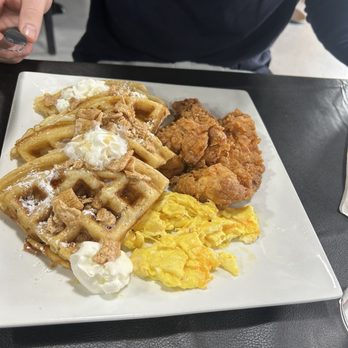 HILL’S CHICKEN AND WAFFLE - Updated September 2025 - 60 Photos & 39 ...