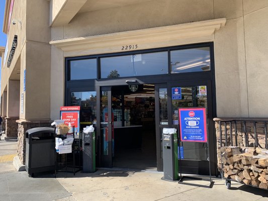 RALPHS - Updated October 2025 - 65 Photos & 142 Reviews - 22915 Victory ...