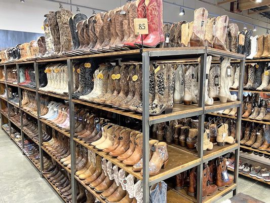 BOOT BARN - Updated March 2025 - 40 Photos - 435 E Betteravia Rd, Santa ...