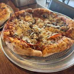 HOP YARD ALE WORKS - Updated July 2025 - 28 Photos & 31 Reviews - 512 W ...