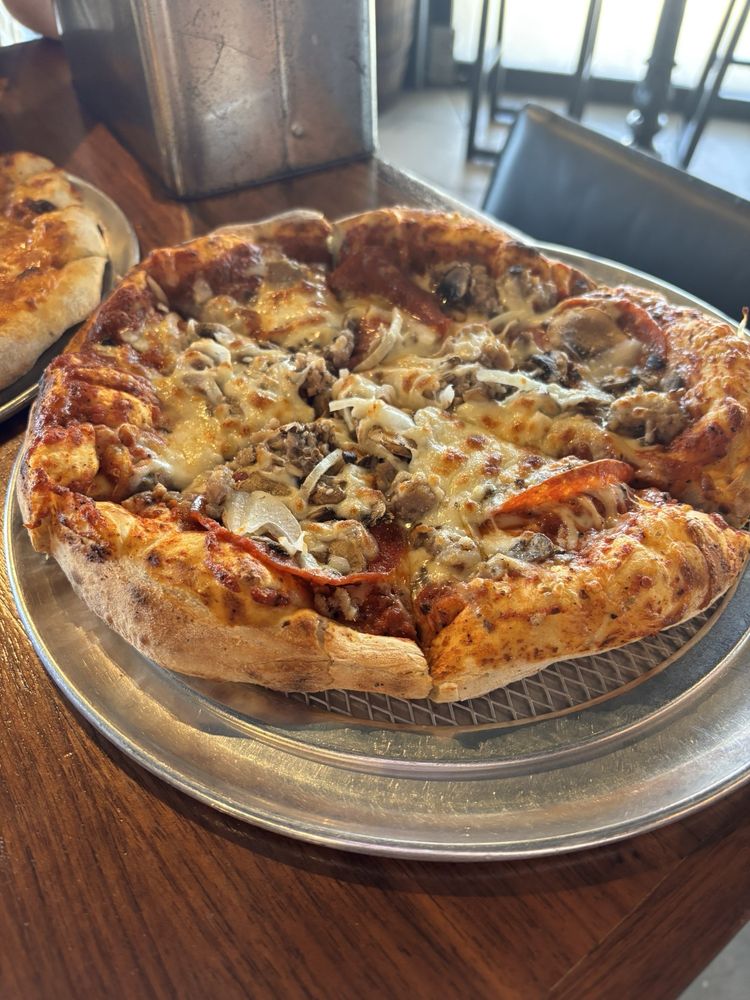 HOP YARD ALE WORKS - Updated June 2025 - 23 Photos & 31 Reviews - 512 W ...