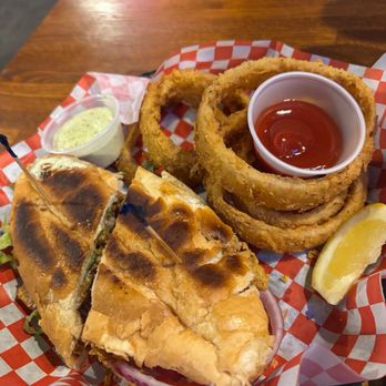 FISH N TAILS OYSTER BAR - Updated December 2025 - 22 Photos & 26 ...