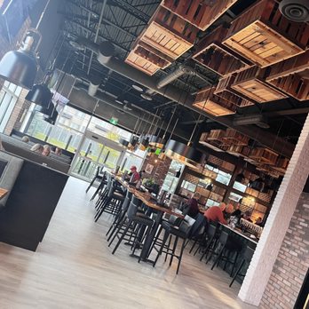 CRUST & CRATE - Updated January 2026 - 15 Photos - 1 - 5112 Kanata ...