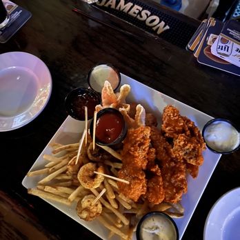 BARDOG TAVERN - Updated August 2024 - 315 Photos & 403 Reviews - 73 ...
