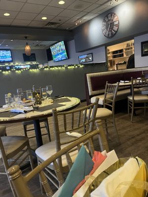 HANGAR 21 TAVERN - Updated October 2025 - 24 Photos & 41 Reviews - 21 ...