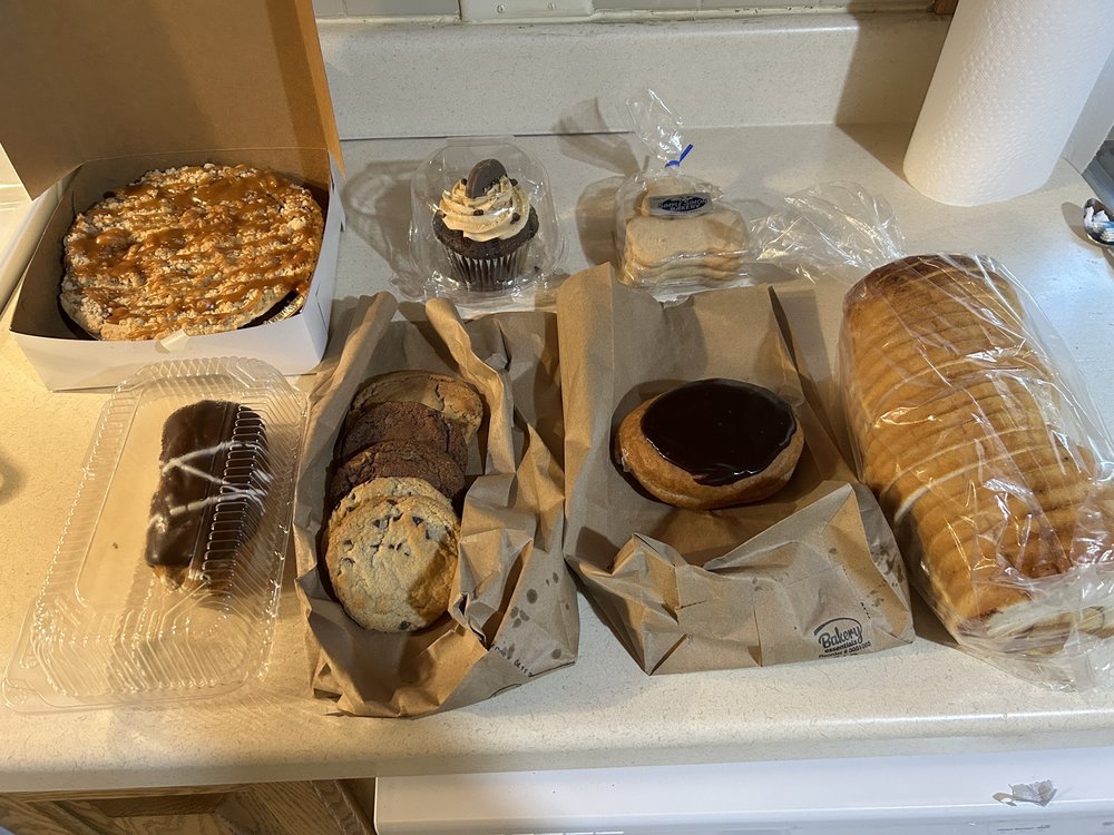 SIMPLE SIMON BAKERY - 15 Photos & 27 Reviews - 218 E Wisconsin Ave ...