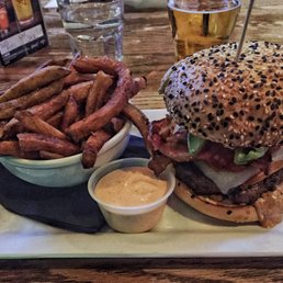 BURGER BAR CRESCENT - Updated September 2025 - 913 Photos & 594 Reviews ...