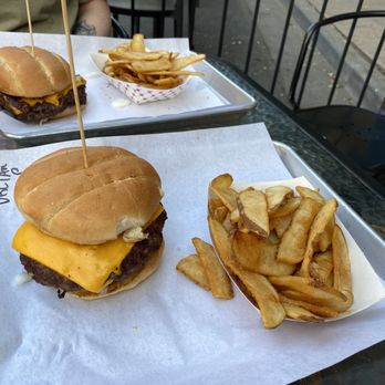 OMG BURGERS & BREW - Updated November 2025 - 304 Photos & 367 Reviews ...