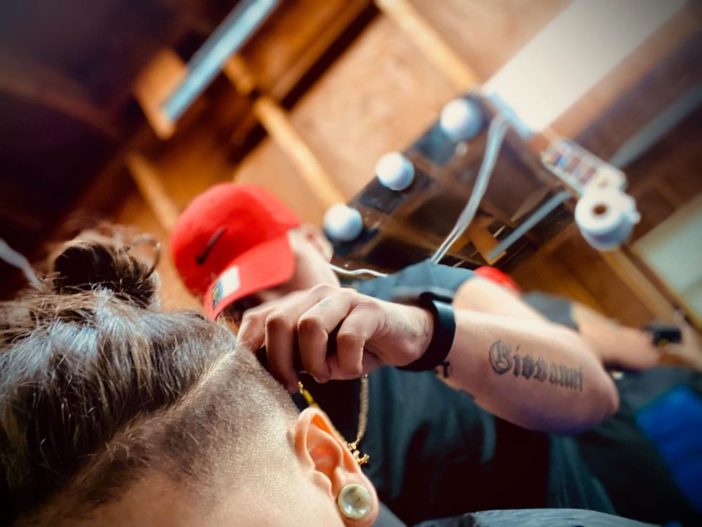 KIND CUTZ BARBERSHOP - Updated October 2025 - 15 Photos - 344 Adams Ave ...