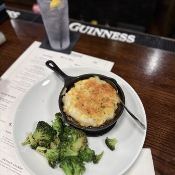 TWO BRIDGES PUB & EATERY - Updated October 2025 - 52 Photos & 32 ...