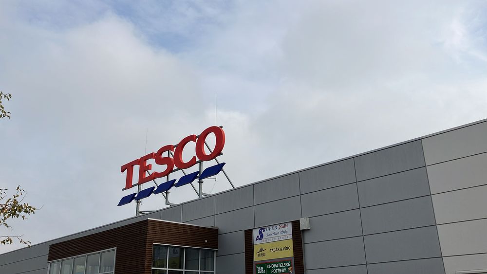 TESCO HYPERMARKET - Toušeňská 2042, Čelákovice, Czech Republic ...