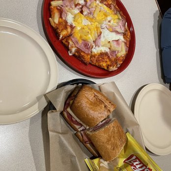 VILLAGE HOST PIZZA & GRILL - Updated July 2024 - 88 Photos & 249 ...