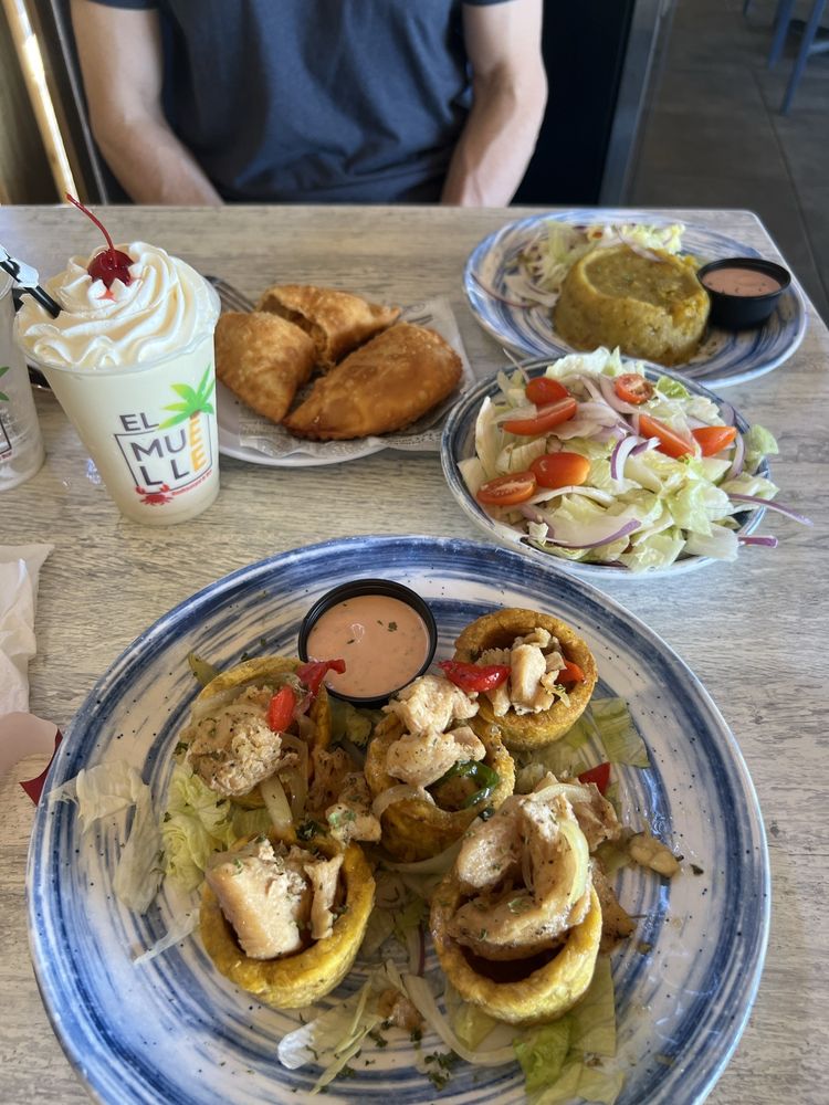 EL MUELLE - Updated December 2024 - 13 Photos - 2 Calle Suchville ...