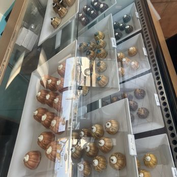 BUNDTS ON MELROSE - Updated October 2025 - 236 Photos & 397 Reviews ...