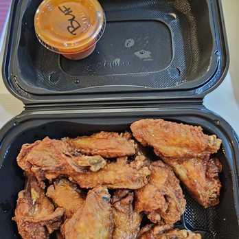 818 WINGS - Updated October 2025 - 28 Photos & 24 Reviews - 20539 ...