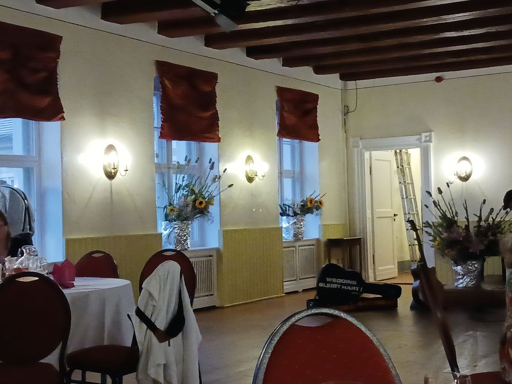 SCHLOSSRESTAURANT KAVALIERHÄUSER KÖNIGS WUSTERHAUSEN - Schloßpl. 1 ...