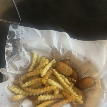 SAYNER PUB - Updated December 2025 - 87 Photos & 89 Reviews - 310 Main ...