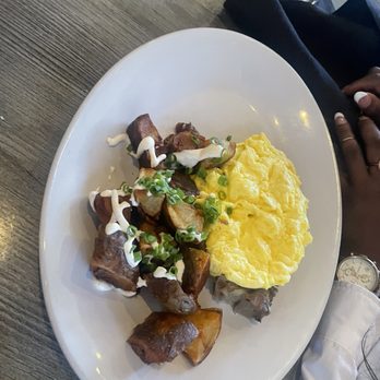 NONA BLUE MODERN TAVERN - Updated January 2025 - 851 Photos & 945 ...