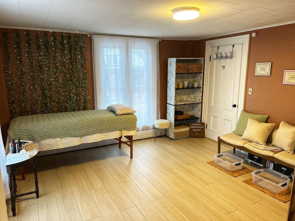 PINE & WILLOW - Updated October 2025 - 10 Photos - 48 Court St ...