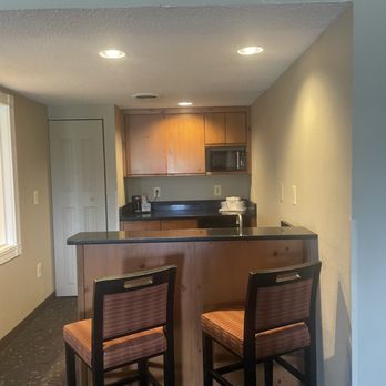 BEST WESTERN GREENFIELD INN - Updated December 2025 - 204 Photos & 68 ...