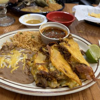 THE OTIS RESTAURANT - Updated December 2025 - 38 Photos & 34 Reviews - 21902 E Wellesley Ave ...