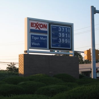 EXXON - Updated October 2025 - 10 Photos - 597 Elden St, Herndon ...