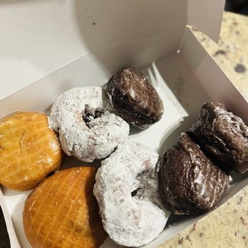 THOMAS DONUT & SNACK SHOP - Updated December 2024 - 600 Photos & 922 ...