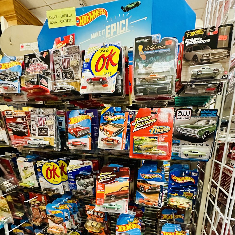 CHIPPER’S TRAINS AND COLLECTIBLES - Updated October 2025 - 14 Photos ...