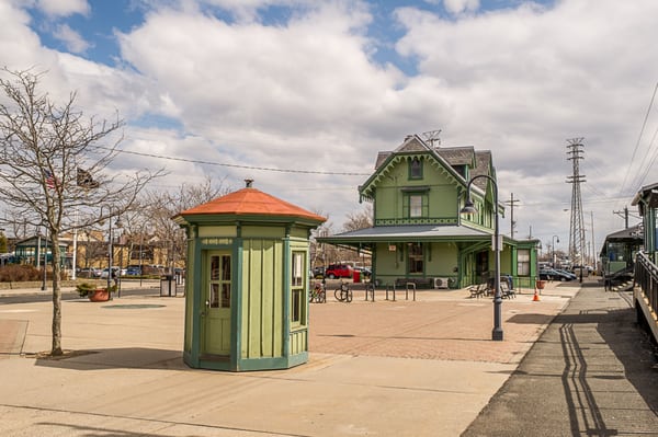 RED BANK TRAIN STATION - Updated May 2025 - 23 Photos - 175 Monmouth St ...
