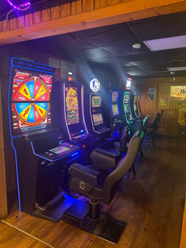 LUSK CREEK LIQUOR AND GAMING - Updated June 2026 - 12 Photos - 223 W ...