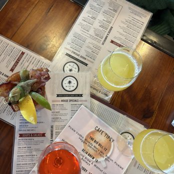 THE TIPSY OAK - Updated May 2025 - 940 Photos & 929 Reviews - 301 E ...