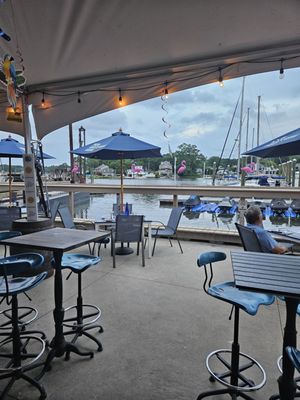 CAPTAINS RESTO-BAR - TEMP. CLOSED - Updated December 2025 - 22 Photos ...