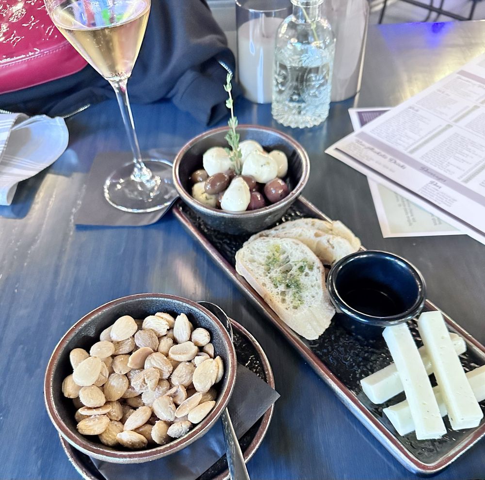 VINE MEMORIAL - Updated March 2025 - 19 Photos - 7951 Katy Fwy, Houston, Texas - Wine Bars ...