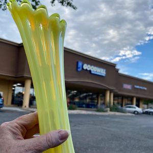 GOODWILL - Updated May 2025 - 11 Photos - 701 S Milton Rd, Flagstaff ...