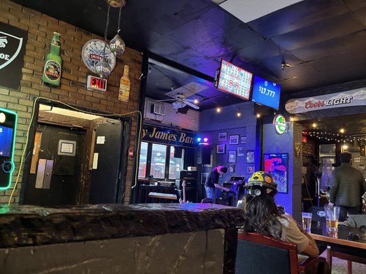 IVANHOE PUB - Updated December 2025 - 74 Photos & 41 Reviews - 1038 ...