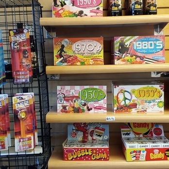 CHUMLEES CANDY ON THE BLVD - Updated January 2025 - 75 Photos & 31 ...