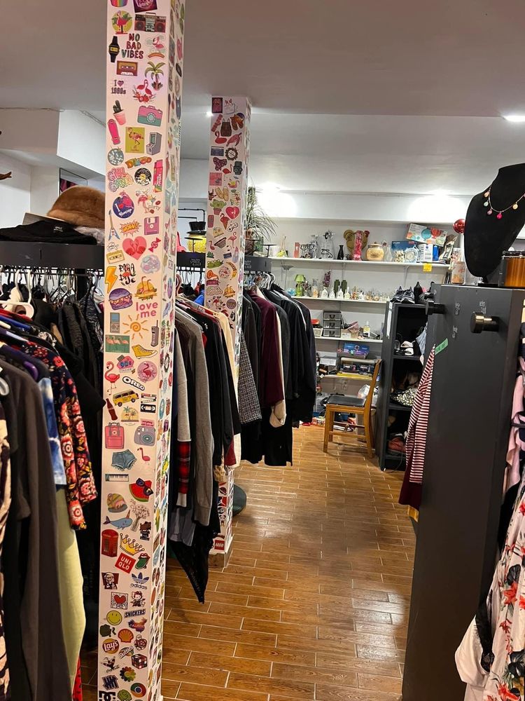 LA FRIP - Updated January 2025 - 11 Photos - 8926 Rue Hochelaga ...