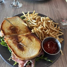 MISFIT KITCHEN - Updated May 2025 - 125 Photos & 65 Reviews - 111 N ...