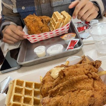 ALI’S CHICKEN & WAFFLES - Updated August 2024 - 286 Photos & 459 ...