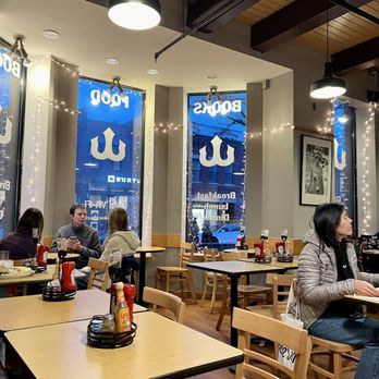 TRIDENT BOOKSELLERS & CAFÉ - Updated August 2024 - 1015 Photos & 2084 ...