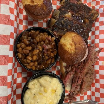 FAMOUS DAVE’S BBQ - Updated December 2025 - 79 Photos & 109 Reviews ...