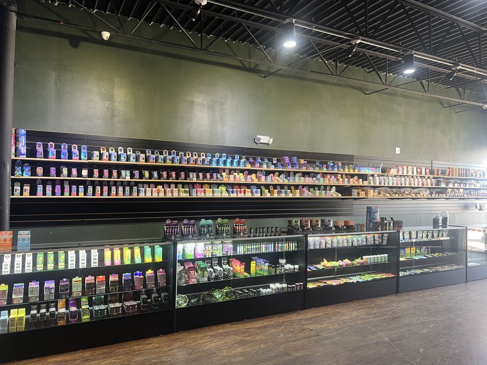 710 PUFFS SMOKE & VAPE - Updated April 2026 - 31 Photos - 1565 W Main ...